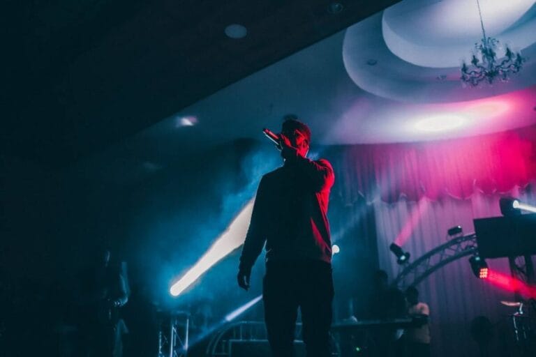 How Singers And Bands Make Money – Tunedly